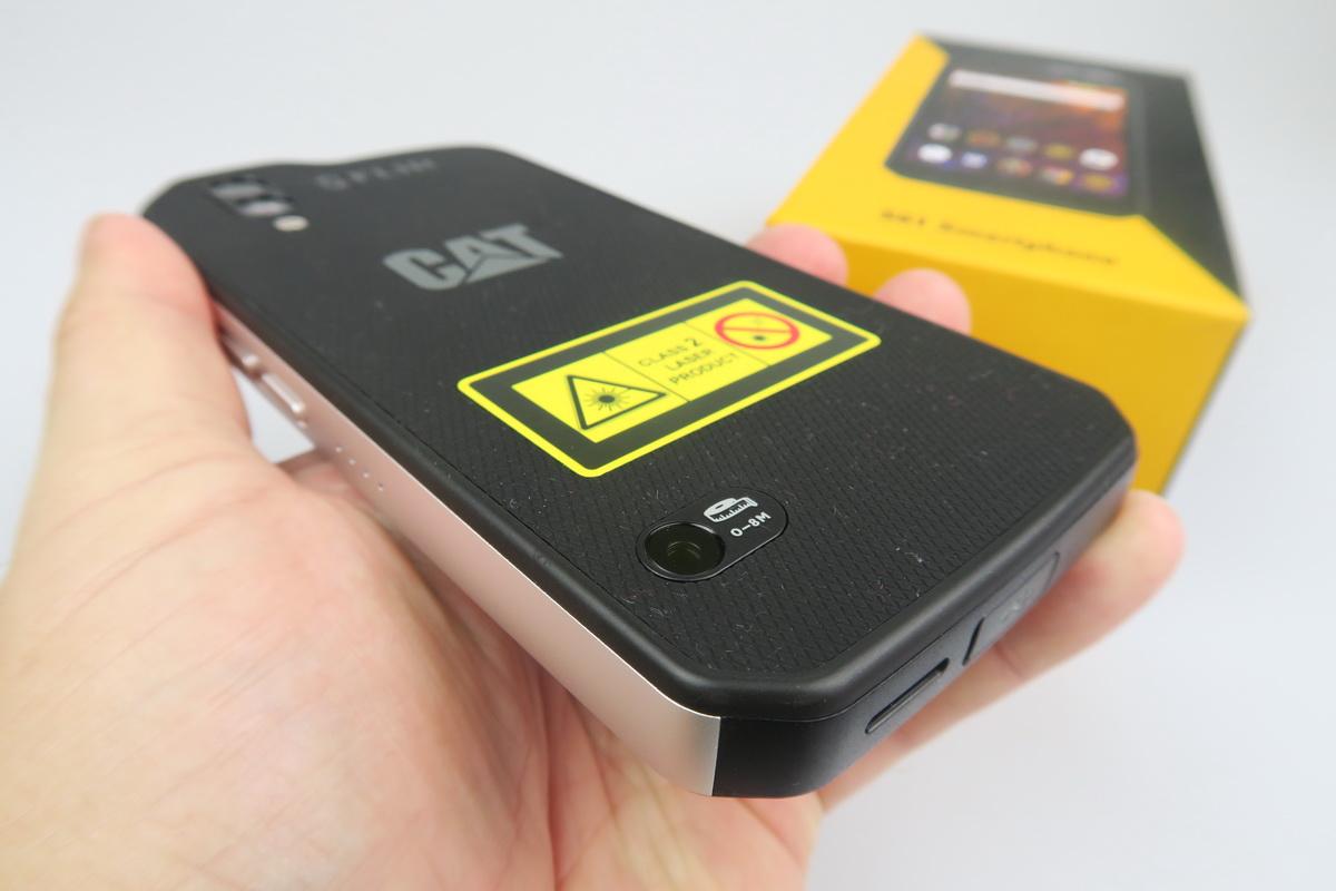 CAT S61 Unboxing: telefon robust cu cameră termică, "ruletă" laser şi ...