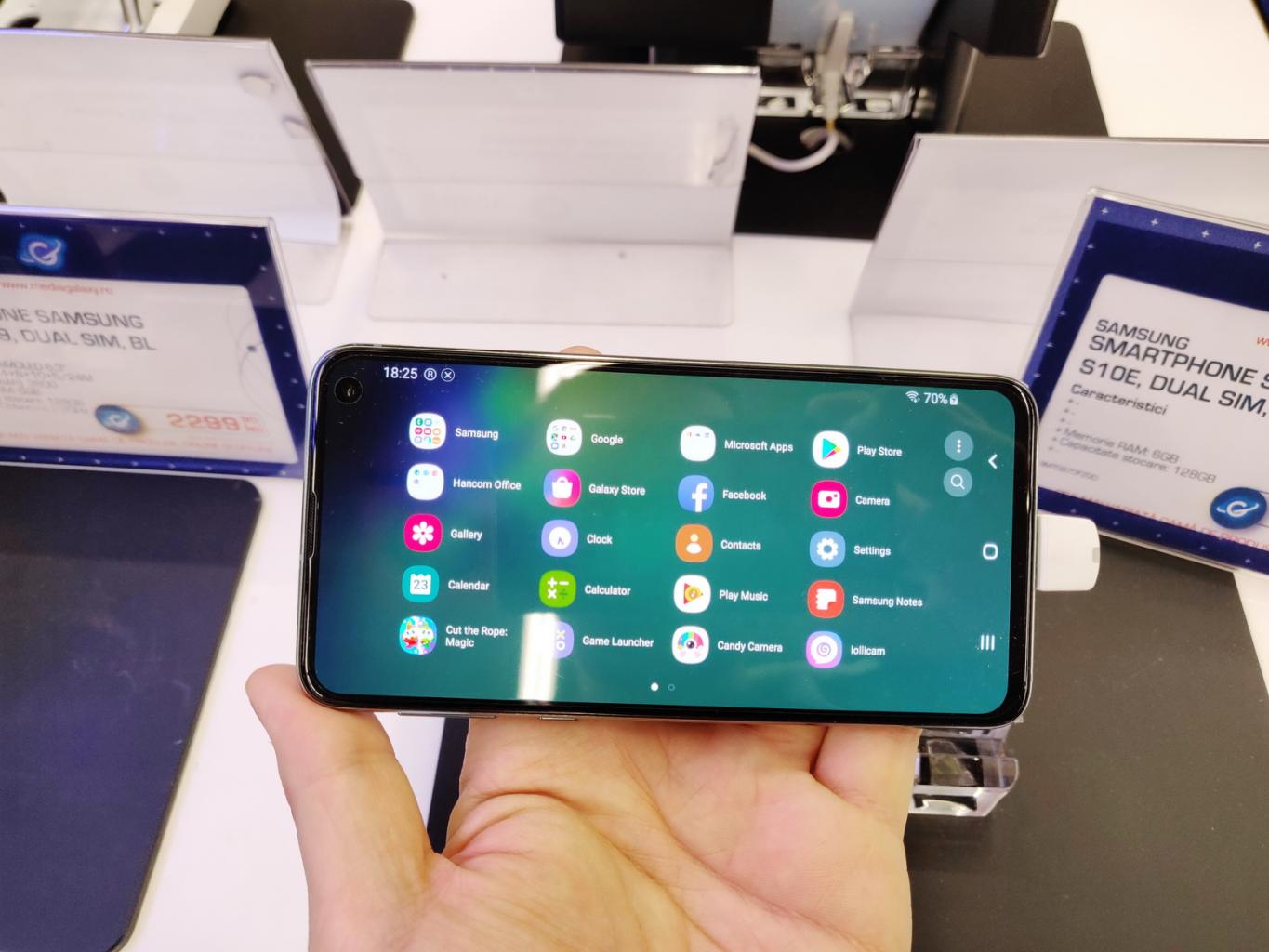 Samsung Galaxy S10e mini-review + primele impresii: cel mic şi compact ...