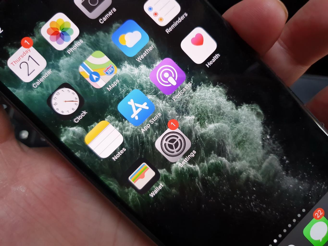Apple iPhone 11 Pro Max: Display foarte luminos, perfect calibrat