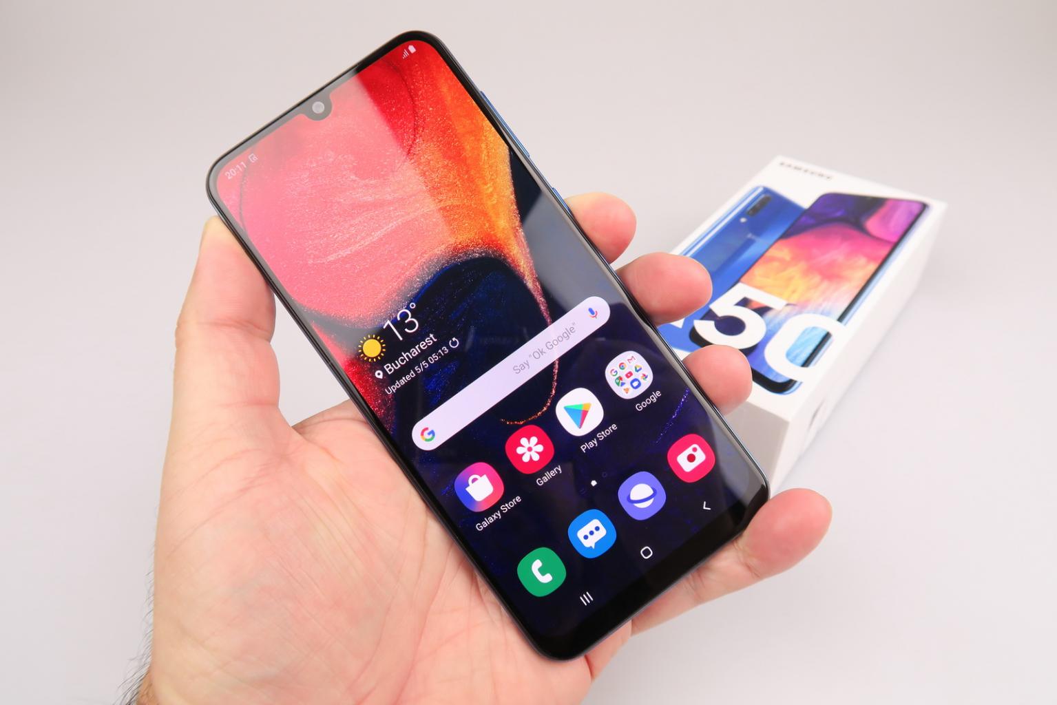 Samsung Galaxy A50 Unboxing: cel mai dorit telefon midrange vine cu ...