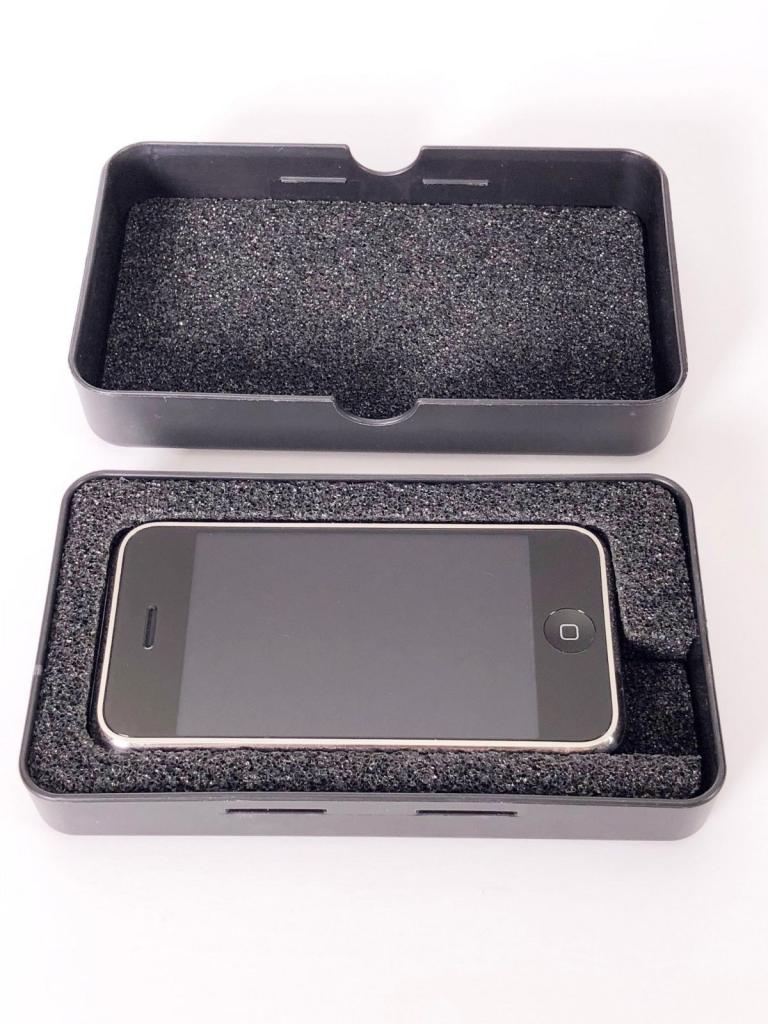 Un iPhone produs în SUA se vinde pe eBay; Iată ce are special
