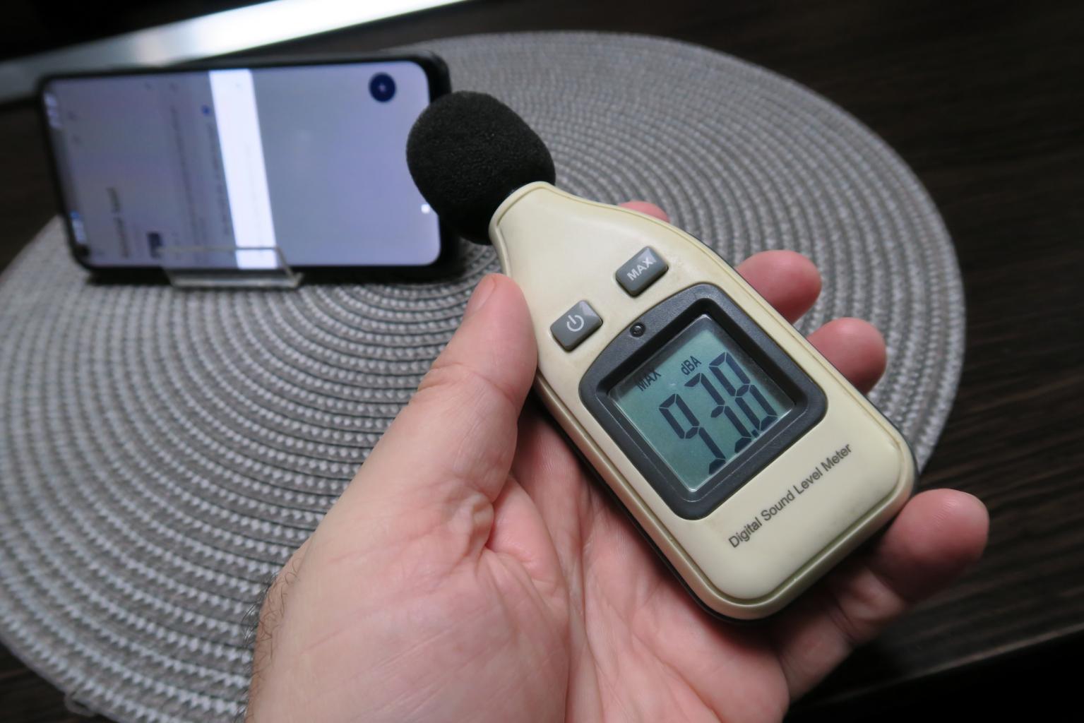 Redmi Note 9T: Acustică stereo, jack audio, radio FM