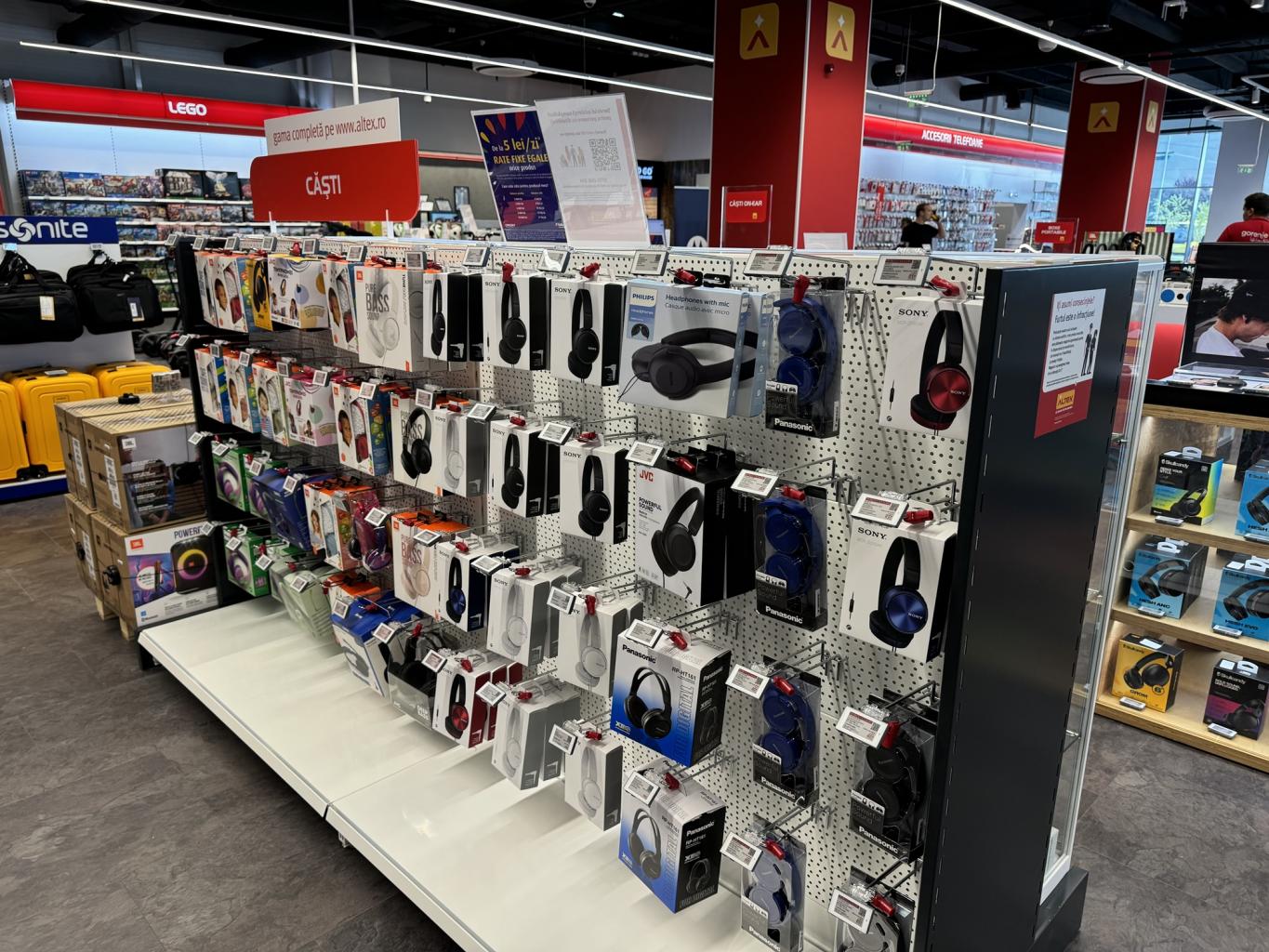 Am vizitat cel mai mare magazin de tehnologie din România, noul Altex ...