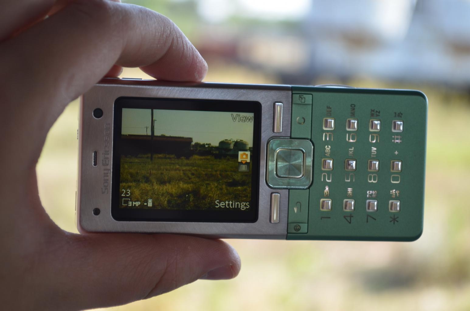 RETROreview Sony Ericsson T650: candybar metalic, cu funcţii muzicale ...